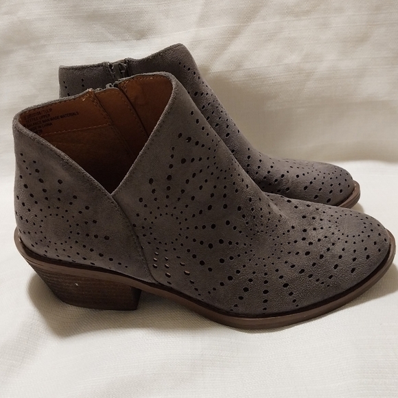 Eurosoft | Shoes | Euro Soft By Sofft Tulip Taupe Perforated Side Zip ...